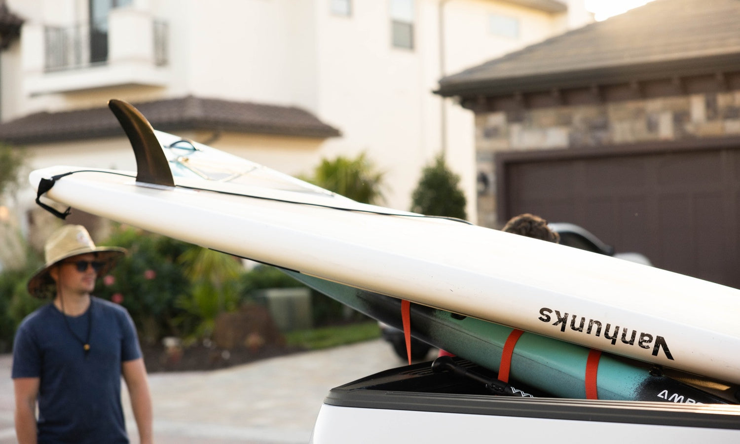 Contact | Vanhunks International